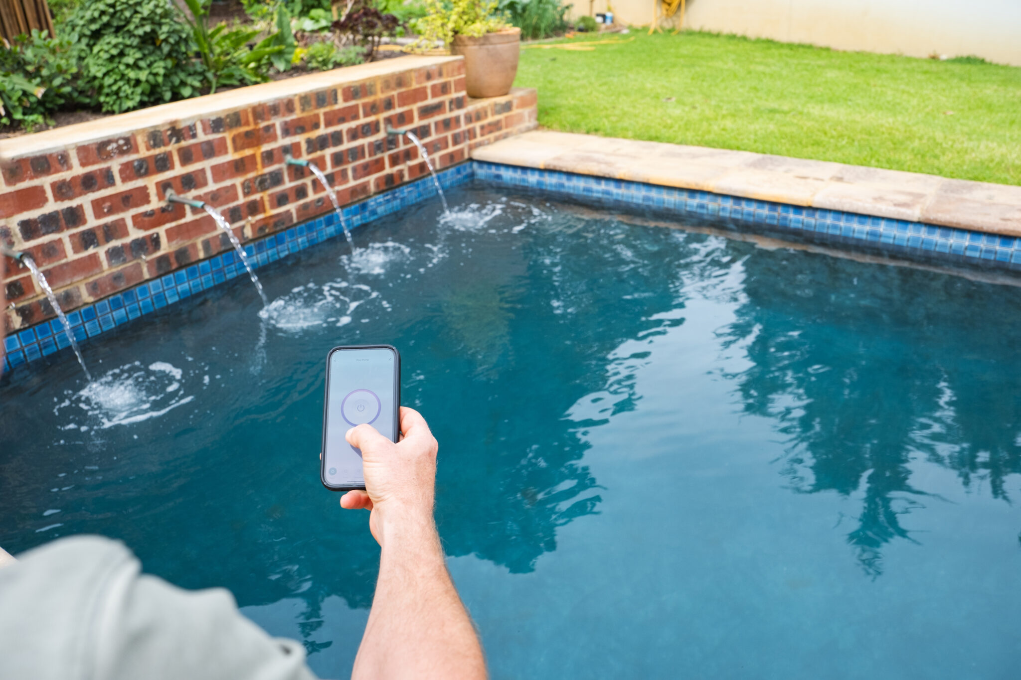 Smart Pools: The Future of Effortless Pool Maintenance & Luxury